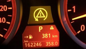 Auto Stop Start Warning Light Stays On [Fixed]